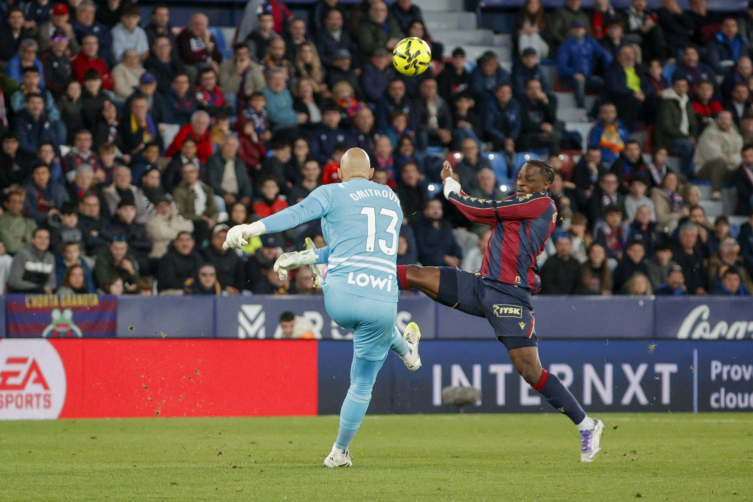 Etta es presenta al Bernabéu amb el mercat en ebullició i sense marcar des d'octubre - València ...